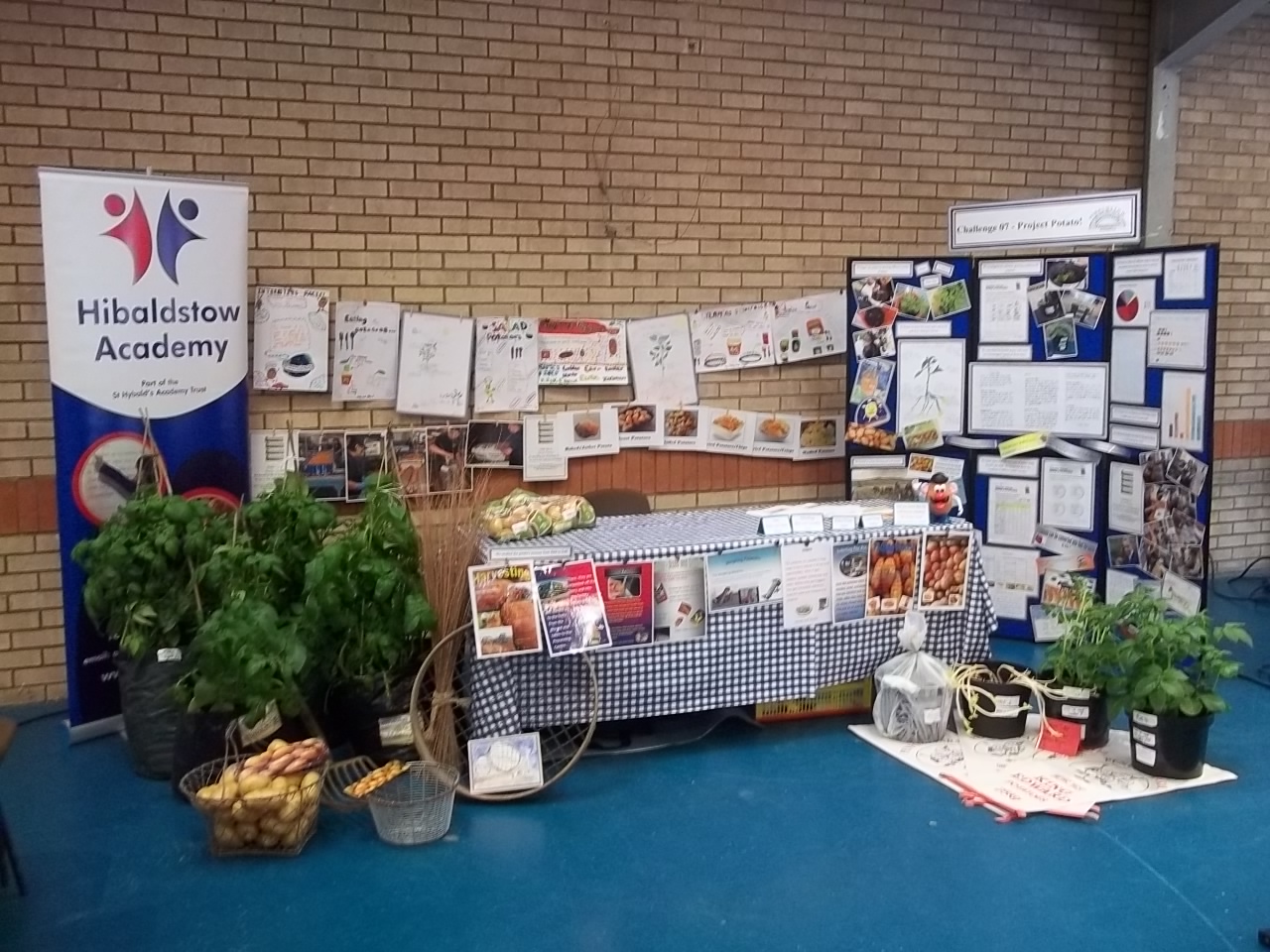 Bennett Potatoes donates spuds to Hibaldstow Academy - Bennett Potatoes